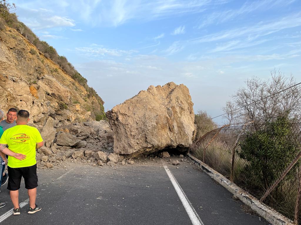 📸📸 Imágenes del espectacular desprendimiento de rocas de grandes ...