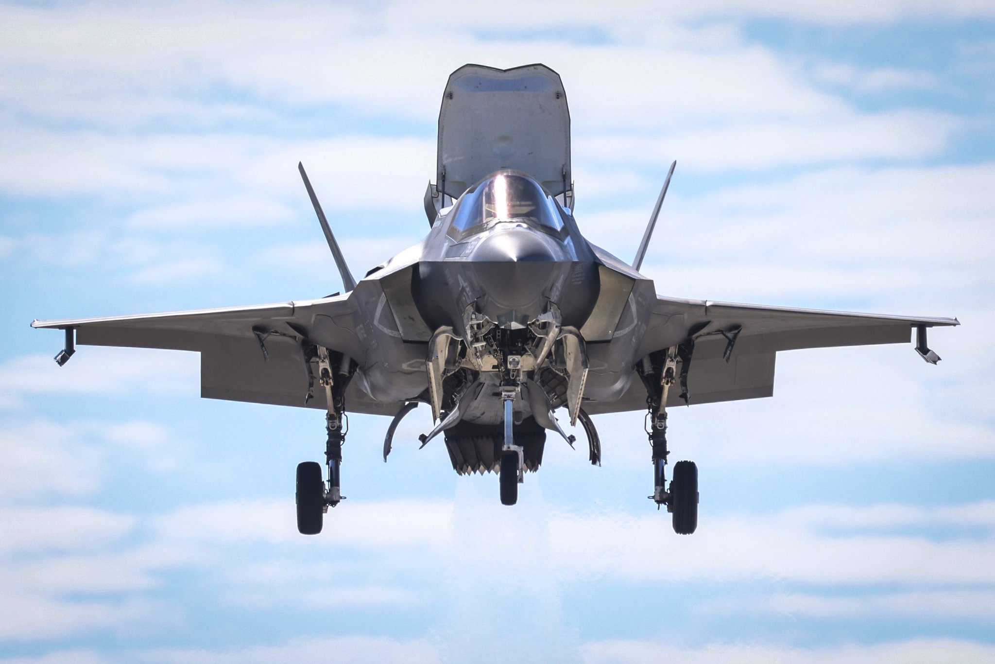 3rd Marine Aircraft Wing on Twitter: "#F35B Lightning II with #3rdMAW conducts an aerial ...