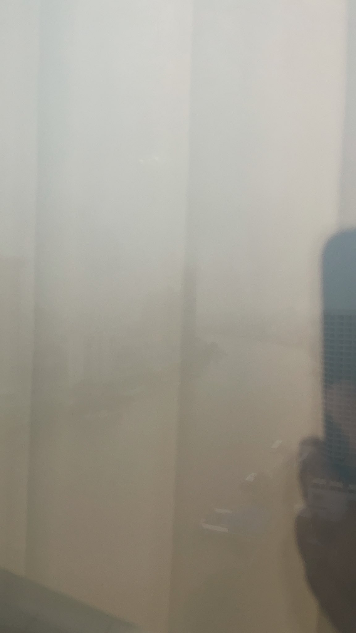 JS100 on Twitter: "RT @Pojana_a: @js100radio เช้านี้มองไม่เห็นยอดตึกแล้ว หมอกปกคลุมยอดตึกสูงใน ...