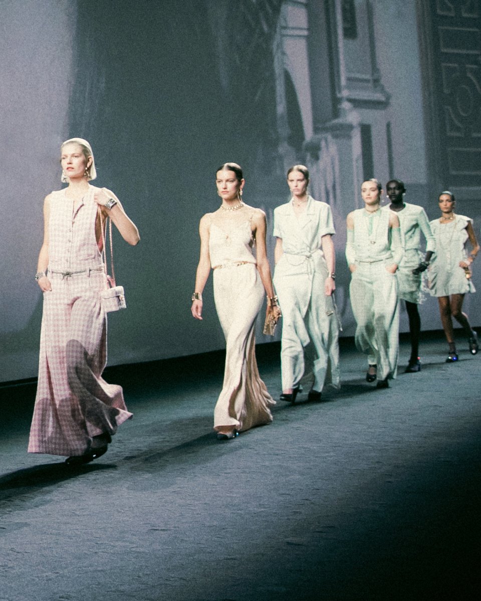 The #CHANEL Spring-Summer 2023 Ready-to-Wear collection incites the ...