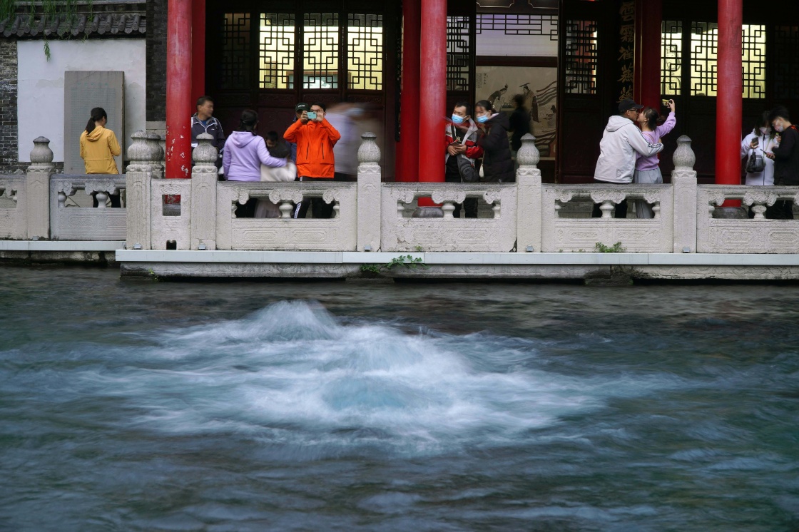 The Baotu Spring, a famous scenic spot in Jinan, capital of East China ...