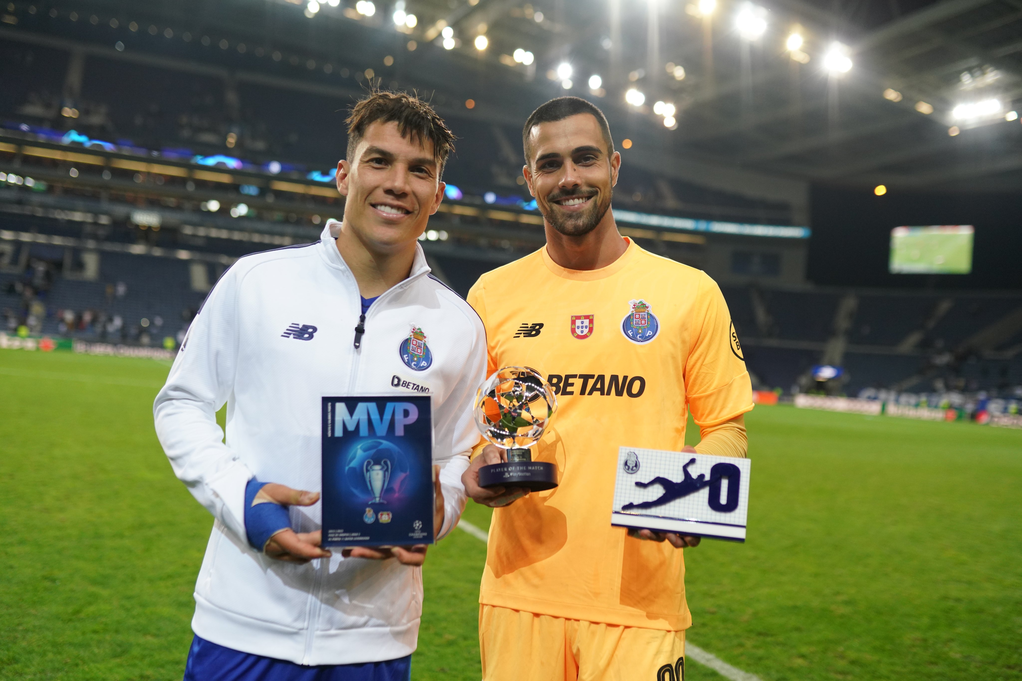 FC Porto on Twitter: "Diogo Costa ⭐ MVP UEFA + Clean Sheet Matheus Uribe ⭐ Mérito e Valores ...