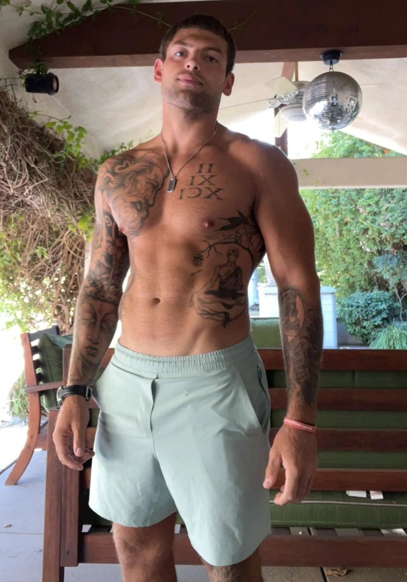 Hot Dudes Good Mood 🇺🇦 On Twitter Rt Male Celeb Ass Im Thinking