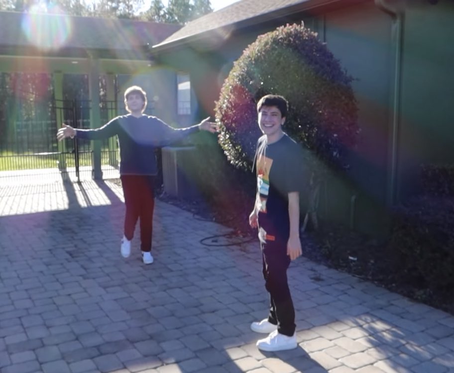 moon¿?ᵕ̈ on Twitter: "i love these two pictures because even though you can only see dnf, they ...