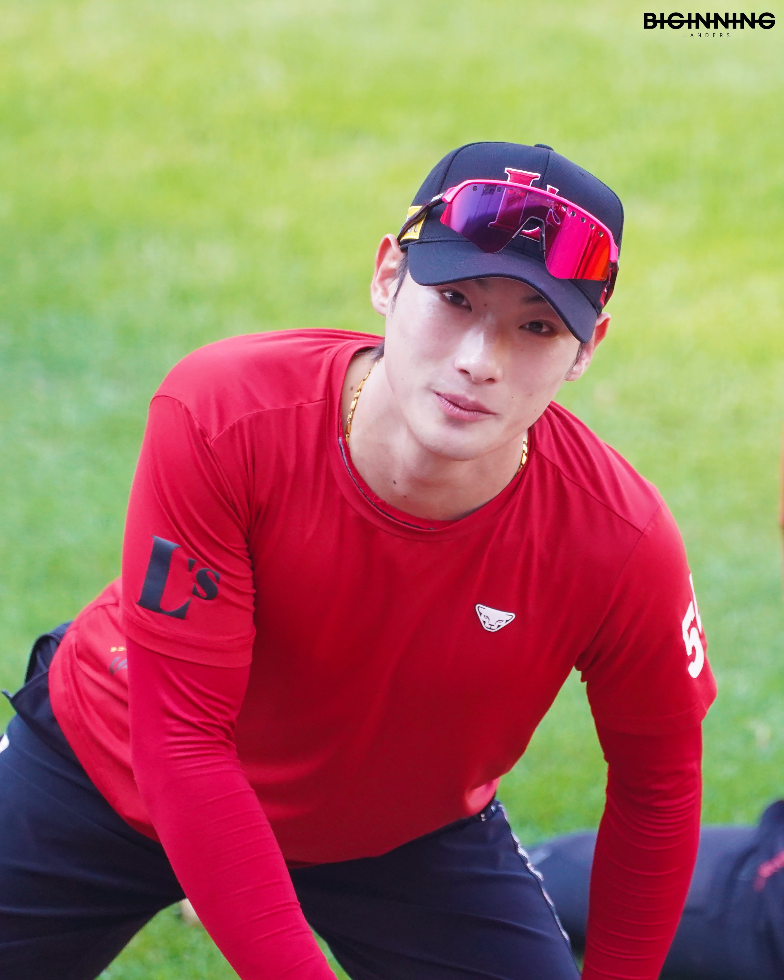 𝙱𝙸𝙶𝙸𝙽𝙽𝙸𝙽𝙶 on Twitter: "221001 SSG vs 기아 엄마,,,,,, _ #최지훈 #SSG랜더스 #빅이닝_최지훈 https://t.co/3t7QdgVJ0E ...