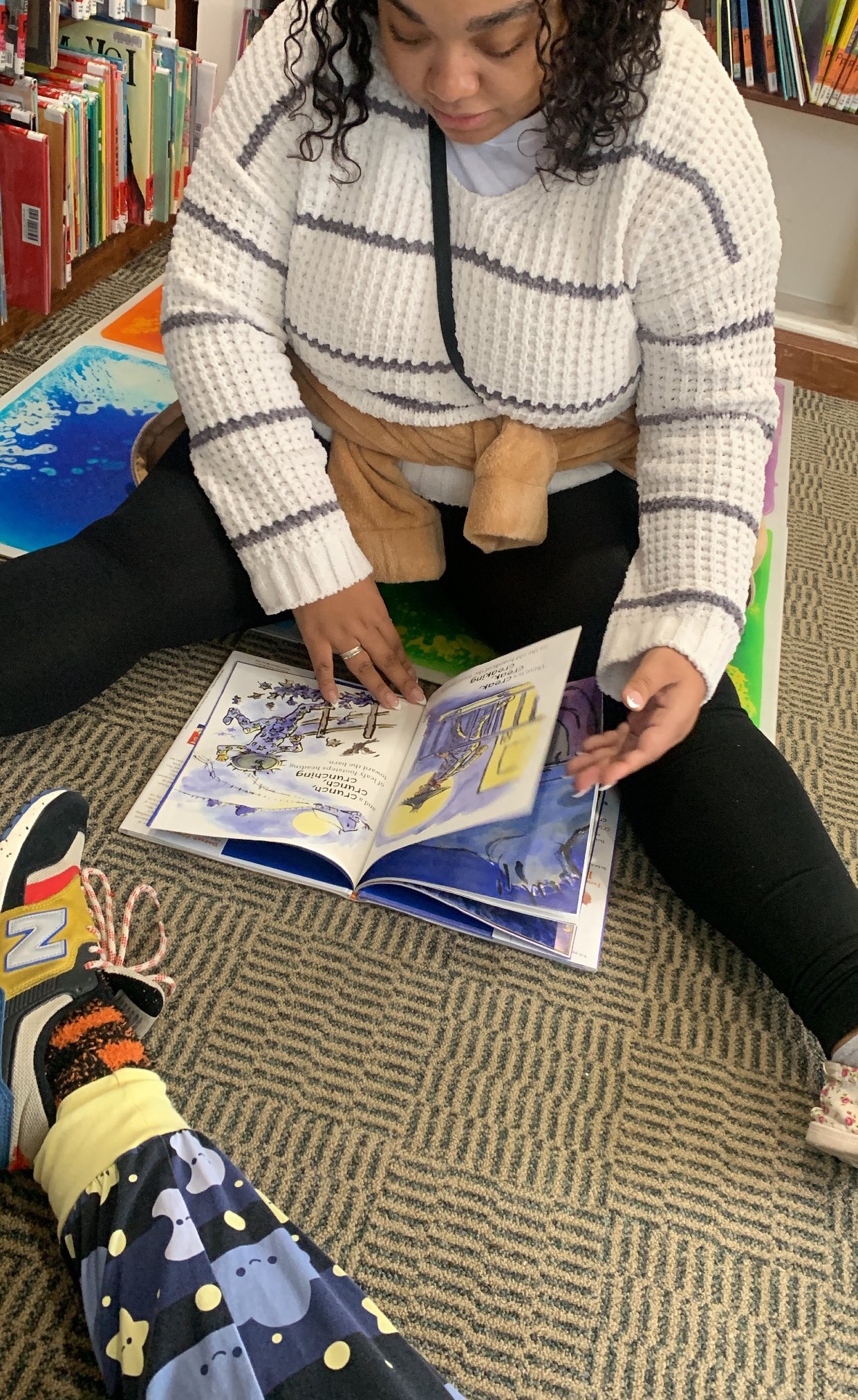 casper on Twitter: "mommy reading me stories in the library 🤍🥺 https://t.co/J7rEFPmTAj" / Twitter