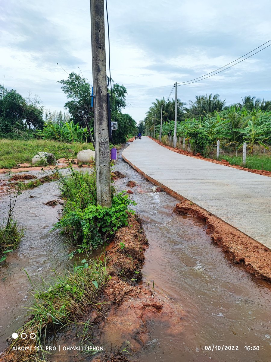 ѴѺҎ on Twitter: "RT @ohm_kittiphon: สร้างเสร็จได้7วันก็พังเลย เปลืองงบประมาณมากๆ @MrVop"