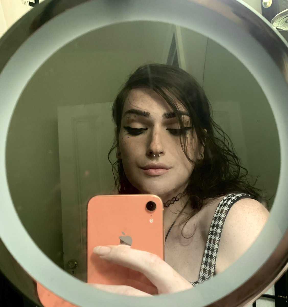 tennessee mountain hoe on Twitter: "wish i were kissing cute fags"