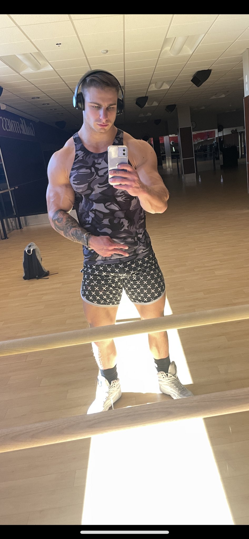 Gavin Perry 68.5K on Twitter: "RT @CreamyGorilla: Forever a gym bro. https://t.co/pP1eB9zQZK ...