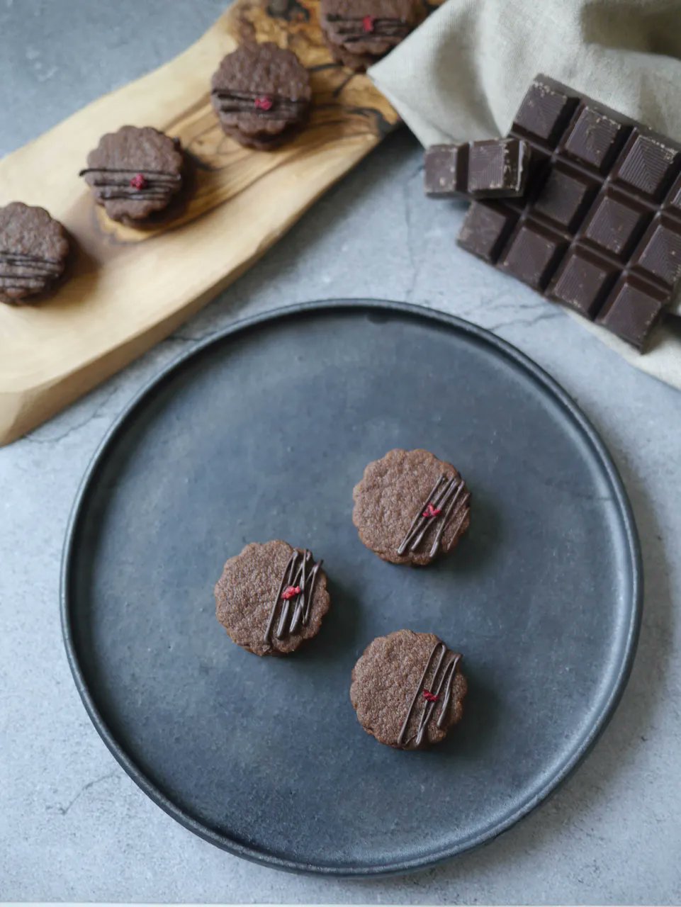 GINZA on Twitter: "お菓子づくりのプロが直伝する「米粉ガナッシュサンドクッキー」。米粉のサクサク感、口の中でとろけるガナッシュ、ラズベリーの酸味が引き立て合う大人なひと口をご ...