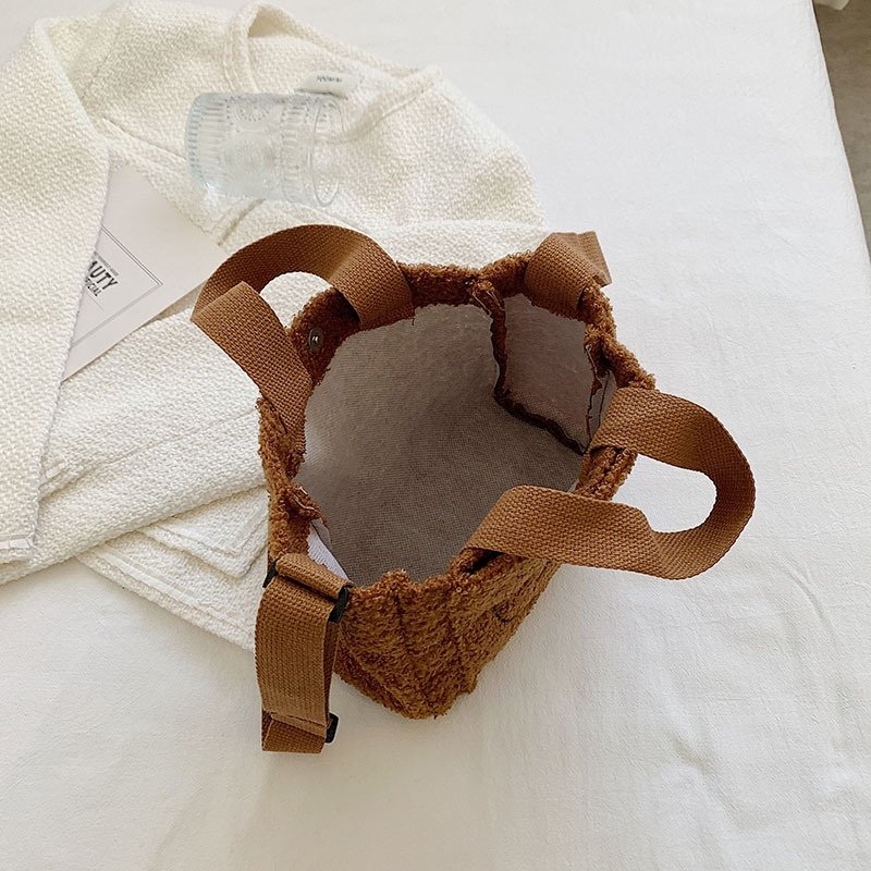 grienthi's on Twitter: "RT @wonustaycation: Mismi wazy sling bag https://shope.ee/3KpmaoFFCq"