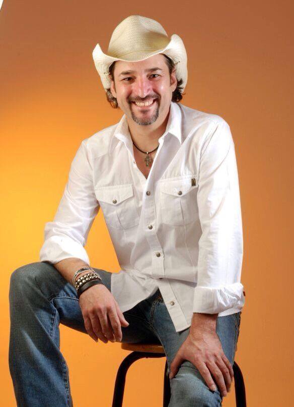 Raúl Brindis on Twitter: "#UnDiaComoHoy 5 de Octubre del 2013: Fallece Sergio Flores integrante ...