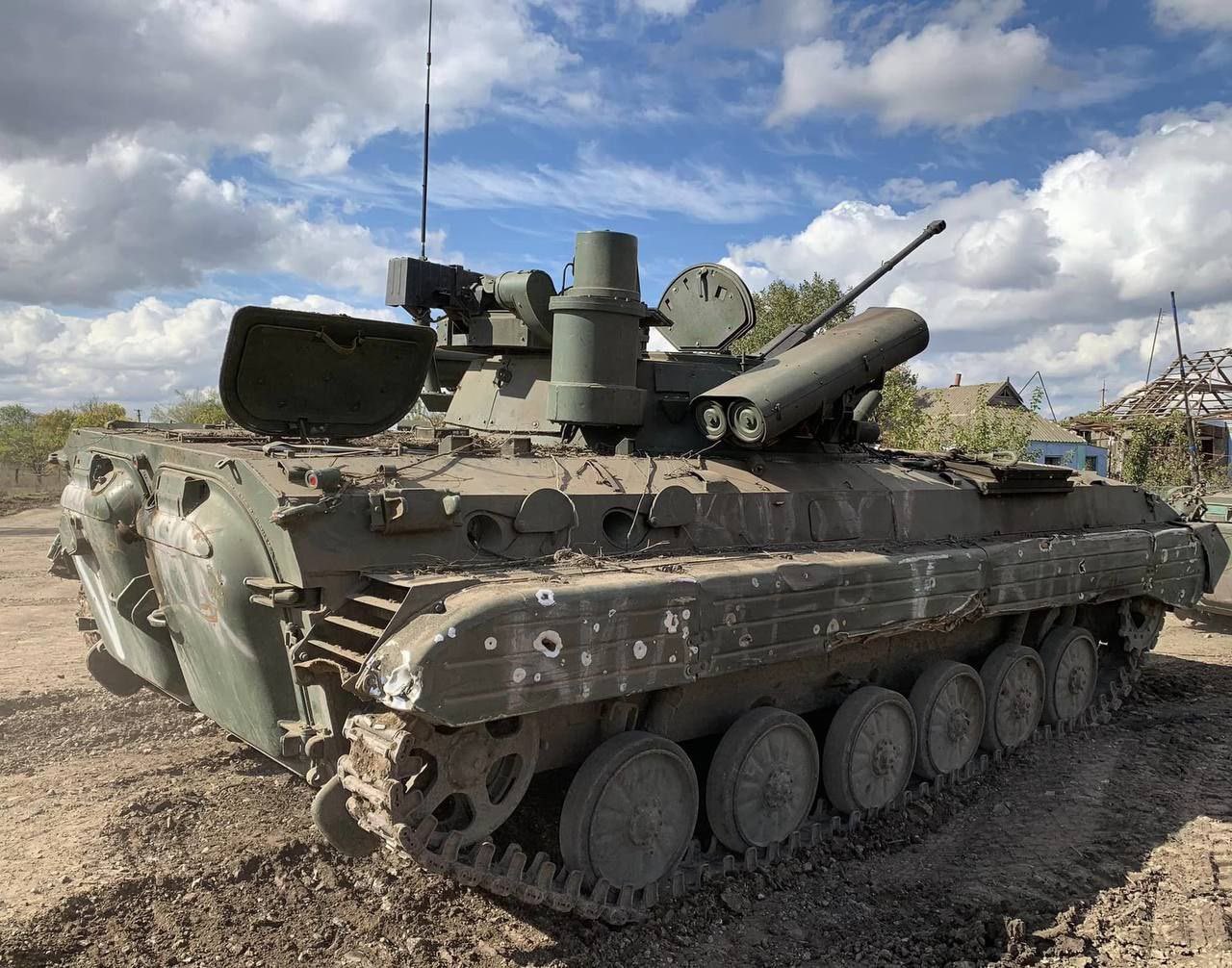 Rob Lee on Twitter: "A captured Russian BMP-2M. https://t.co/17IOY9vMJi https://t.co/XmYl408YEz ...