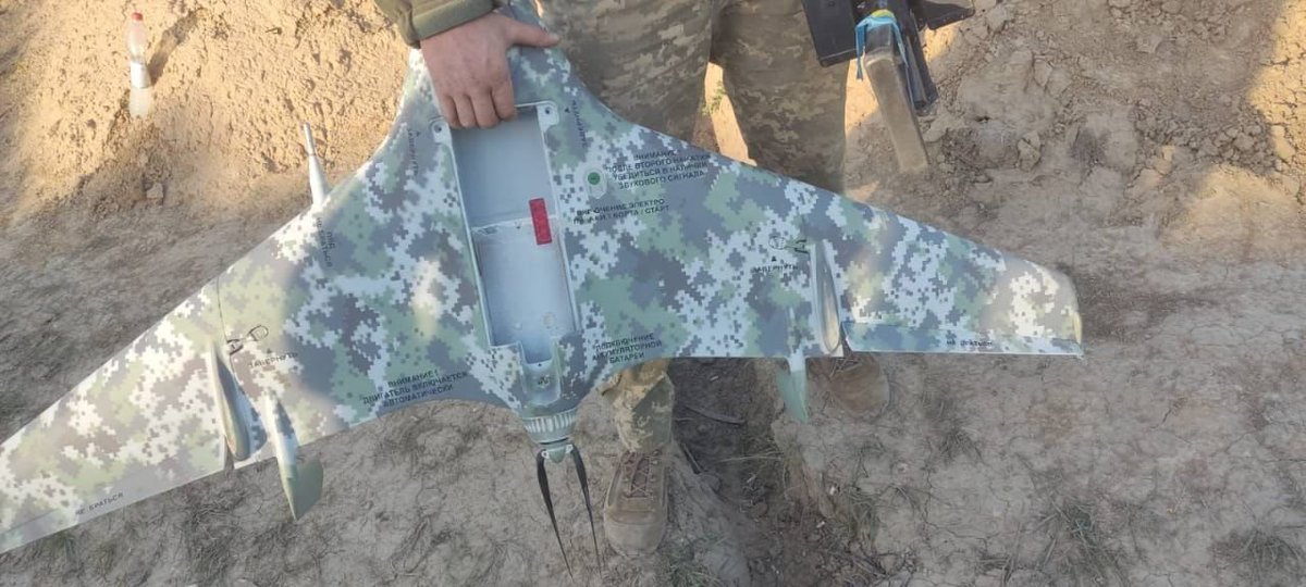 Sigma19001💉³😷 on Twitter: "RT @RALee85: Photos of a captured Russian Eleron-3 UAV by Ukraine's ...