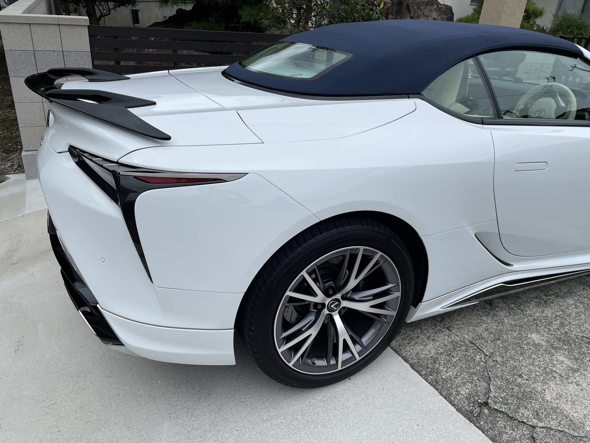 パパやん on Twitter: "ベンツやBMWのカブリオレと違って、LCコンバーチブルはTRDウイング付けることでデザイン完成するよね。 https://t.co/CSHukUQVK1 ...