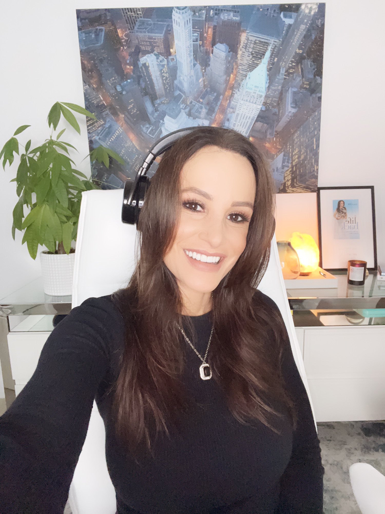 TW Pornstars - Lisa Ann. Twitter. Going live in 5 @bettornetwork. 10:53 PM - 5 Oct 2022