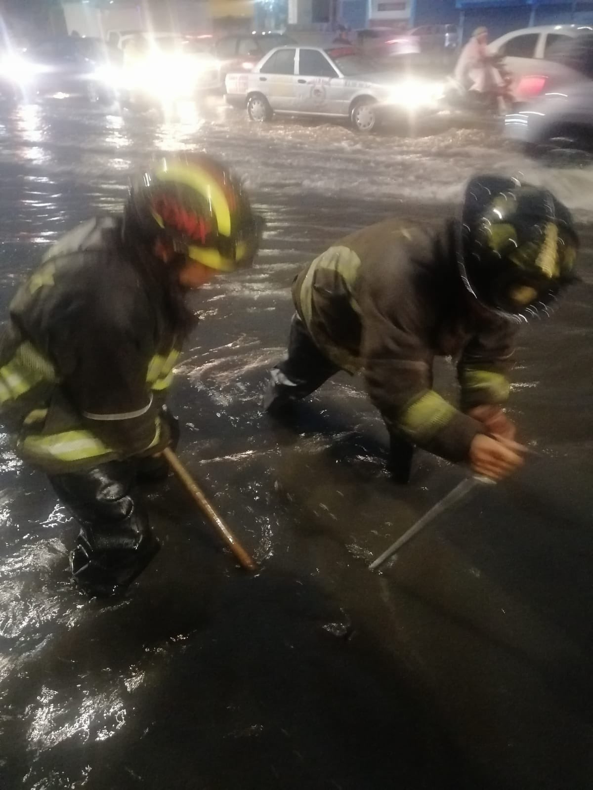 Dra. Claudia Sheinbaum on Twitter: "Nuestros @Bomberos_CDMX, equipos de emergencia de la @SGIRPC ...