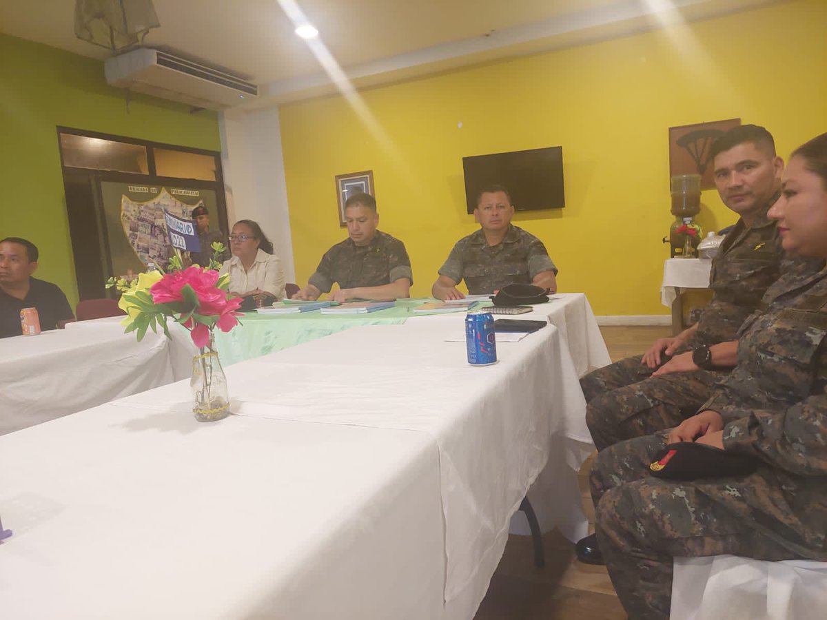 Ejército Guatemala on Twitter: "Brigada de Paracaidistas del #EjércitoGT a través de alumnos de ...