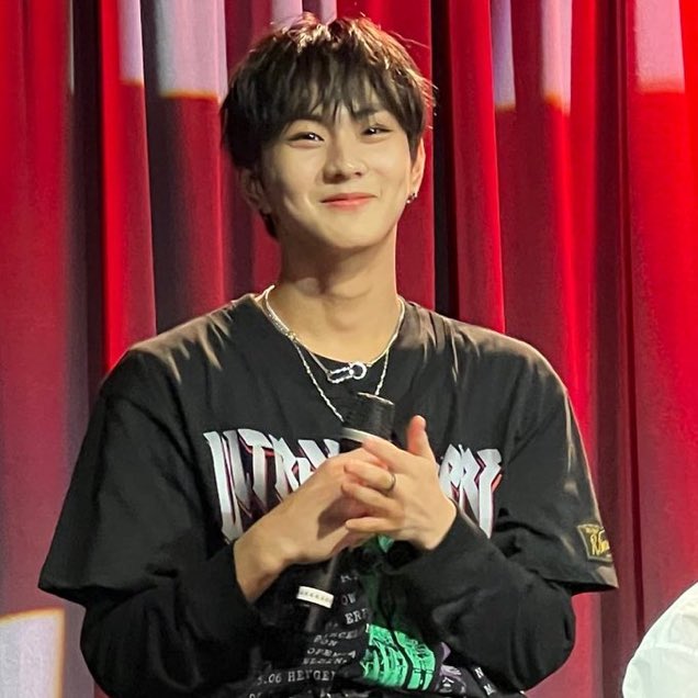 Jungwons Gf On Twitter Rt Yjgwonn Everyone Shut Up Look At Wonie