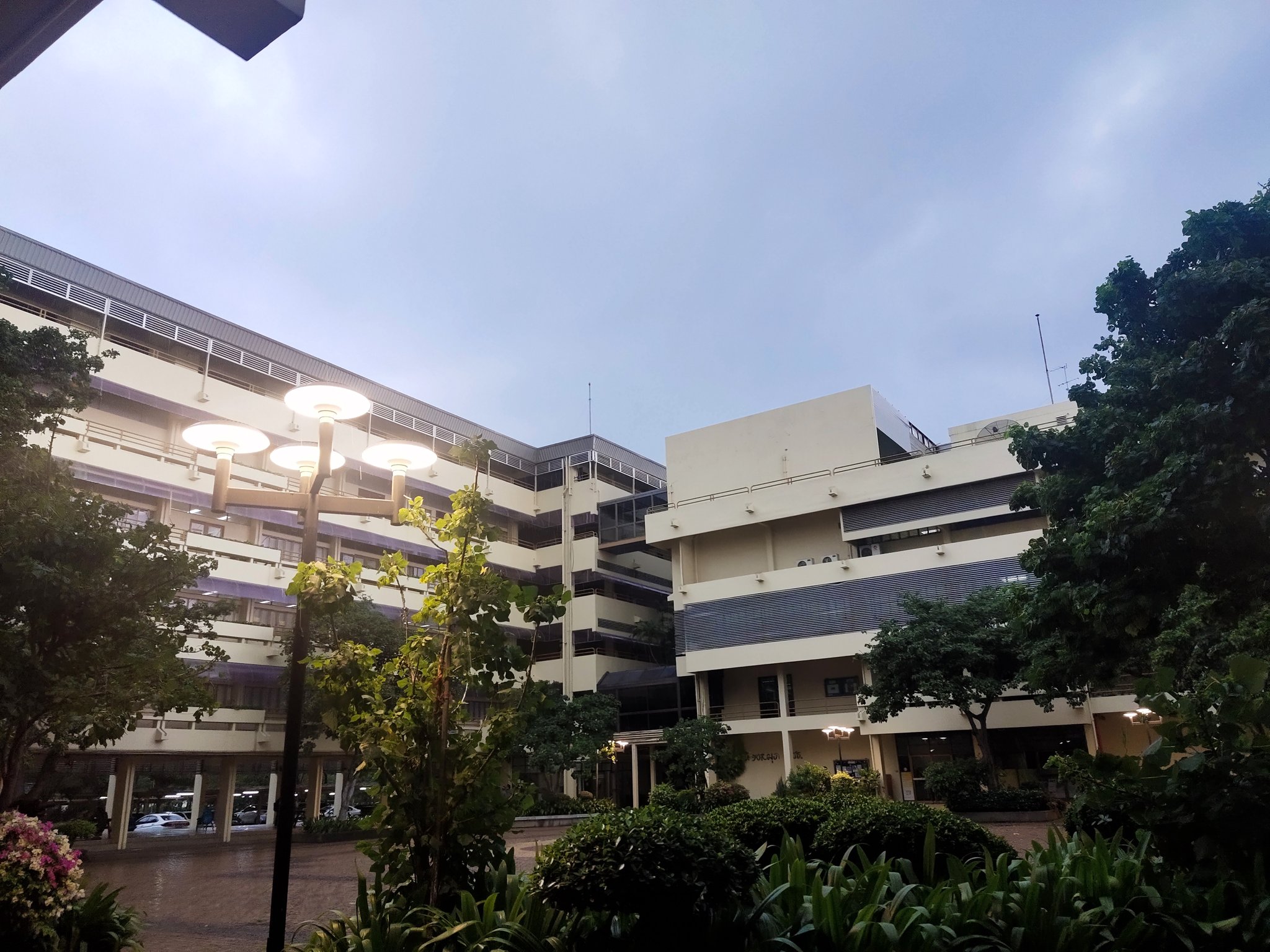 JS100 on Twitter: "RT @Jira3331: ตอนนี้เมืองทองฝนตกหนักมากน้ำเพิ่งแห้งไปเอง @js100radio https ...