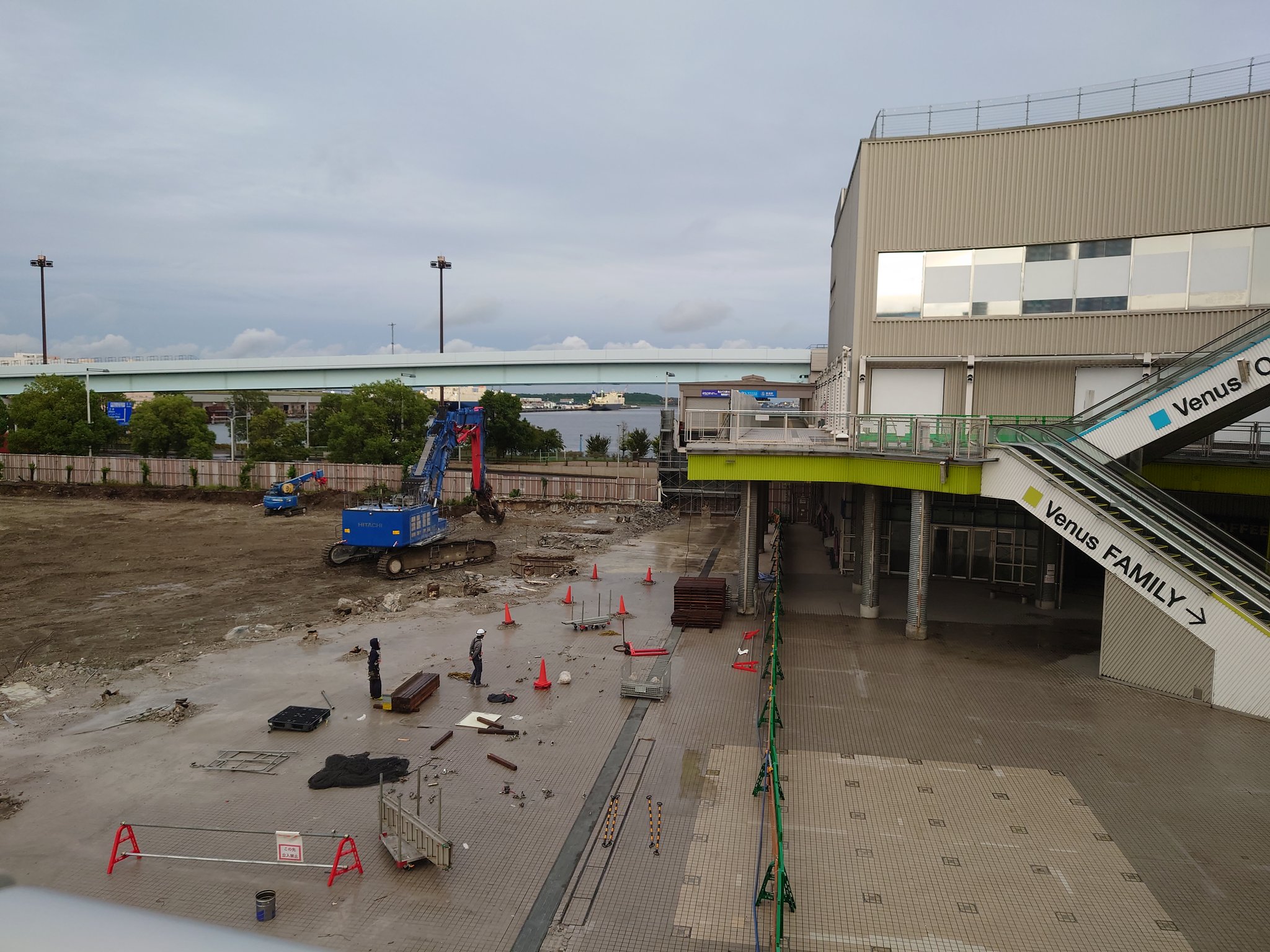 hamanasu on Twitter: "メガウェブも跡形なくなってしまった https://t.co/efOq476Scf" / Twitter