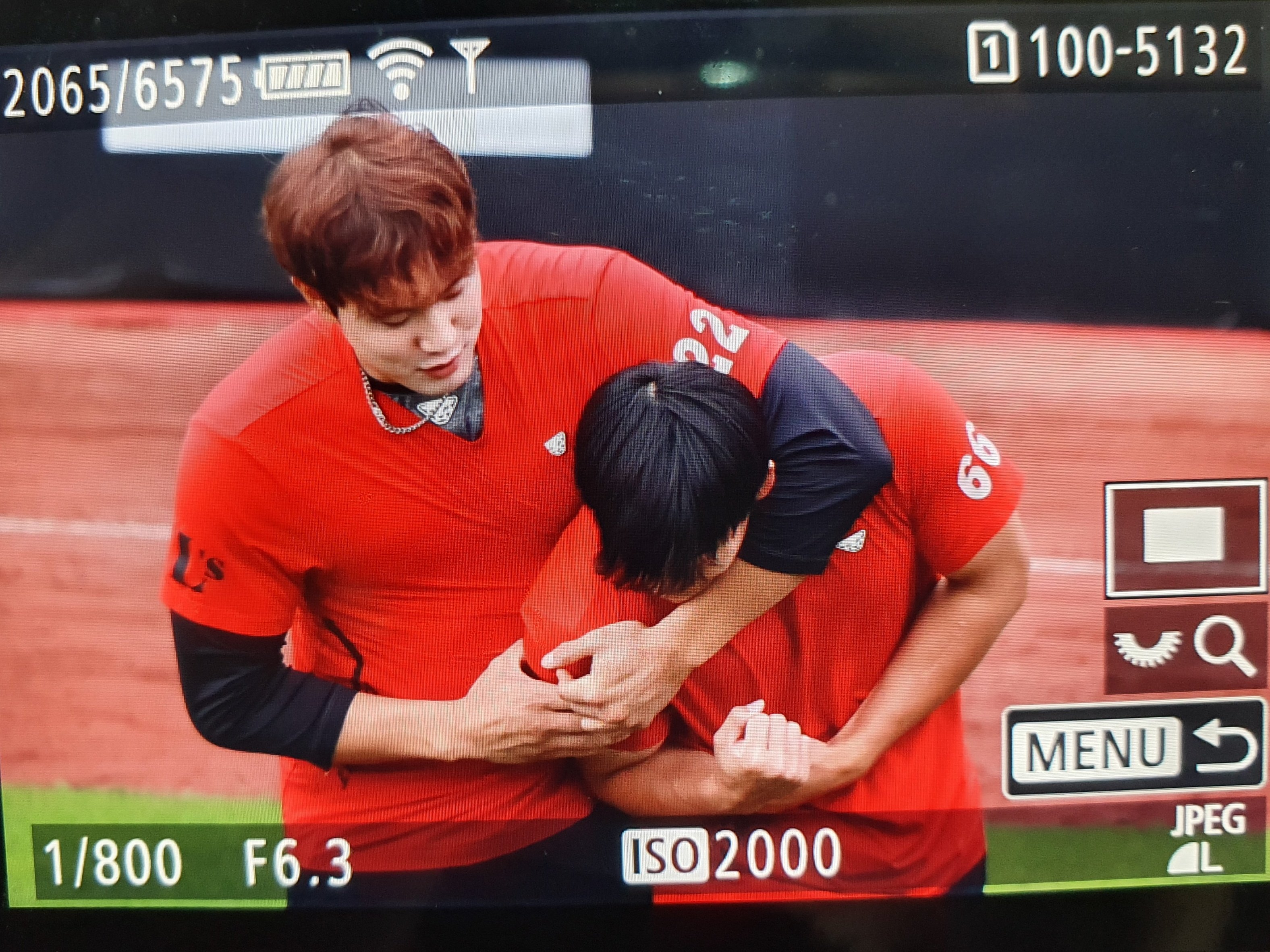 화폭 on Twitter: "잠깐 쉬는 틈을 놓치지않는 박종훈 https://t.co/Lfw8OEmUx3" / Twitter