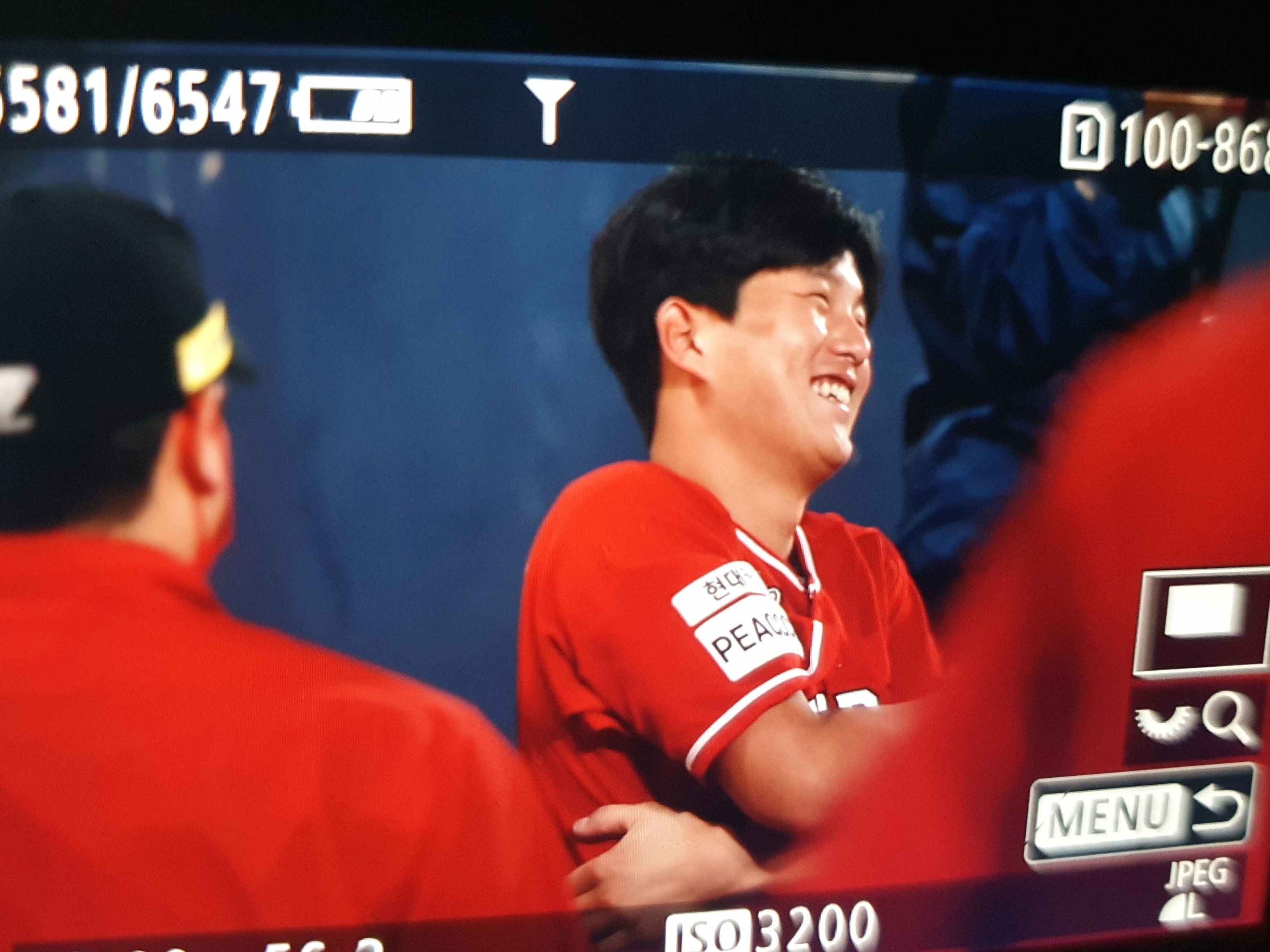 화폭 on Twitter: "잠깐 쉬는 틈을 놓치지않는 박종훈 https://t.co/Lfw8OEmUx3" / Twitter