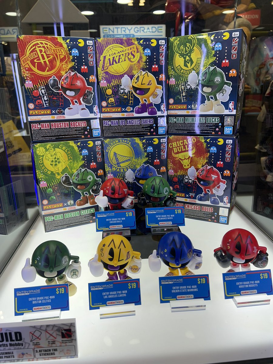 Pac-Man basketball themed figures #NYCC #nycc VideoGameArt&Tidbits ...