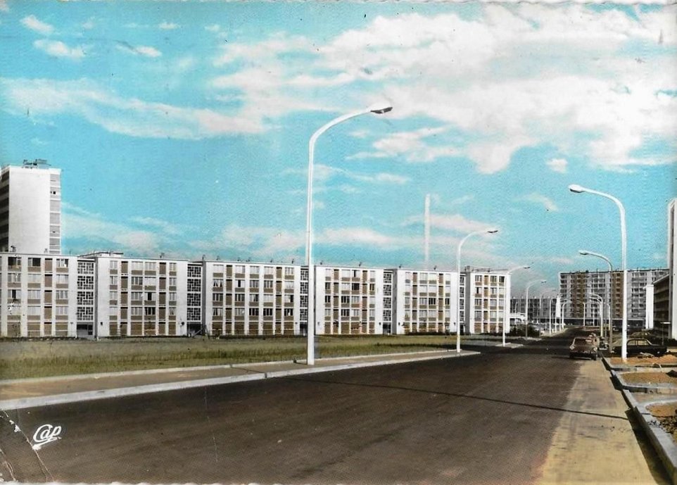 Mémoire2Ville on Twitter: "CHATELLERAULT (86) Aspect général, vue moderne de la nouvelle Cité H ...
