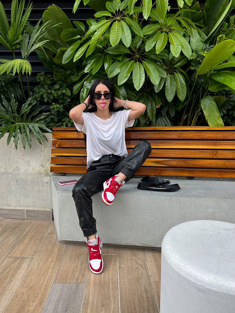 Poleth Villalba🤍 on Twitter: "hola bebe"