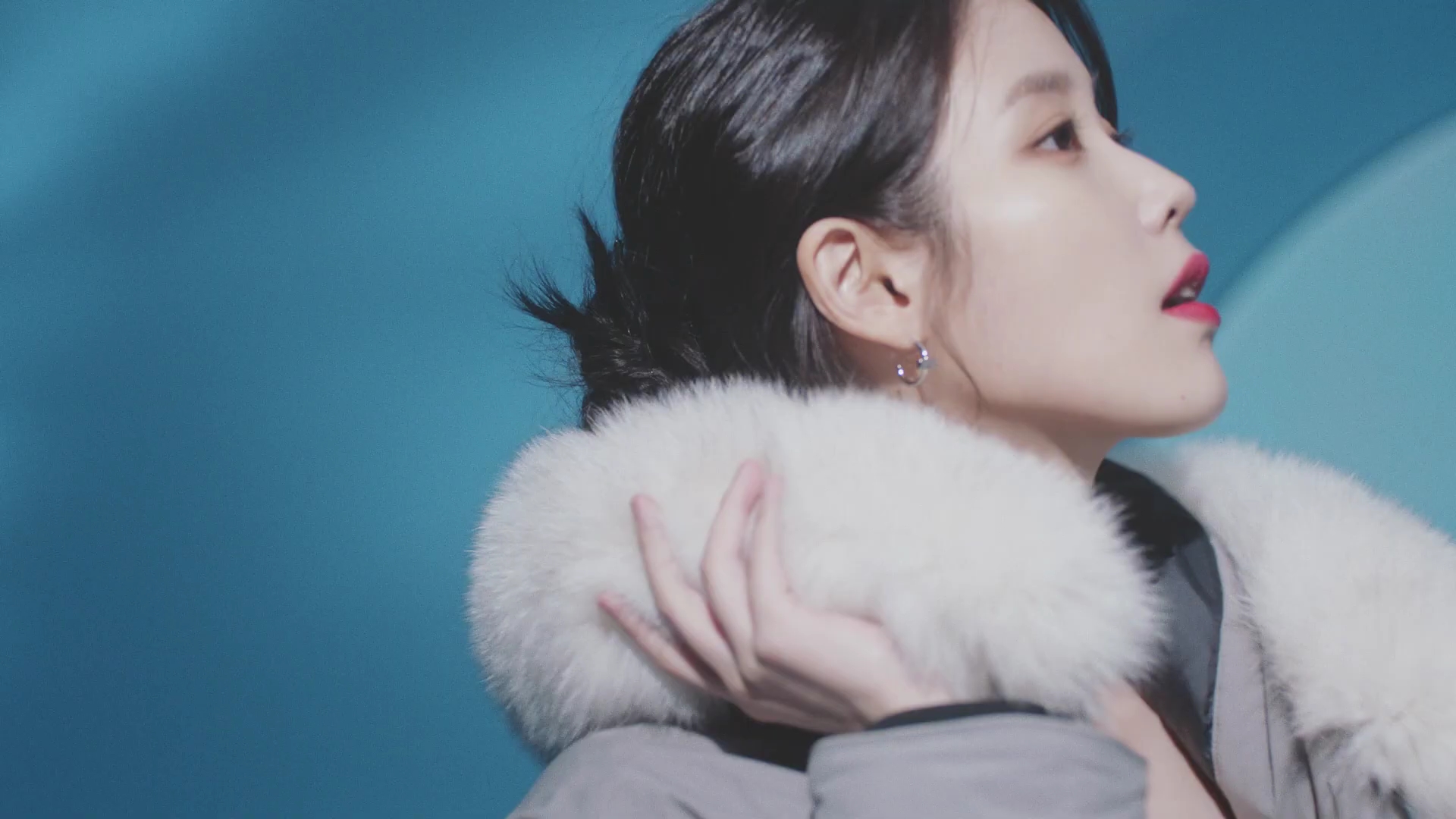 IUmushimushi on Twitter: "Black Yak x #아이유 #IU CF Screencaps with text removed https://t.co ...