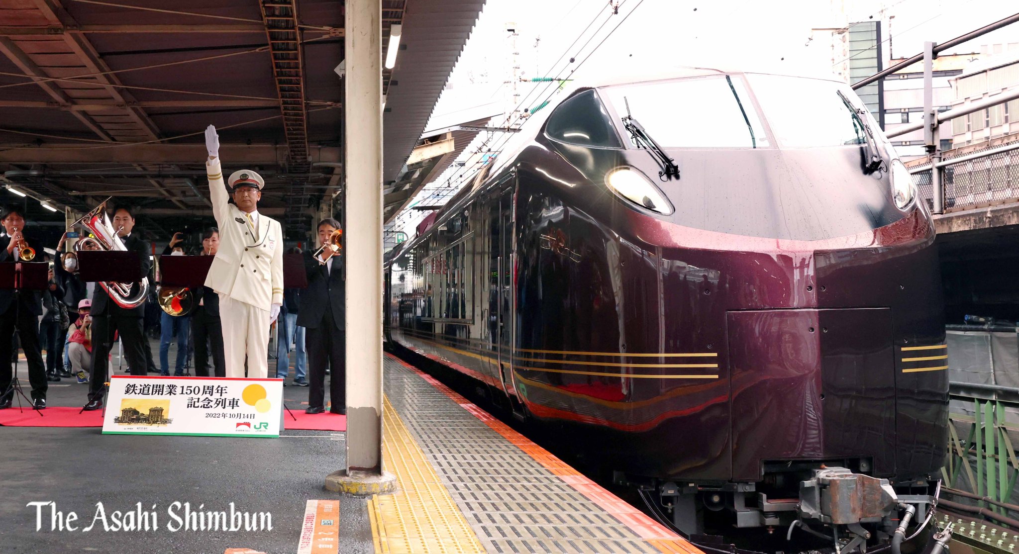 朝日新聞 映像報道部 on Twitter: "鉄道開業150周年、新橋駅から出発進行！ https://t.co/6tAuLtksnh 日本初の鉄道開業から今日で150年。起点となった東京 ...