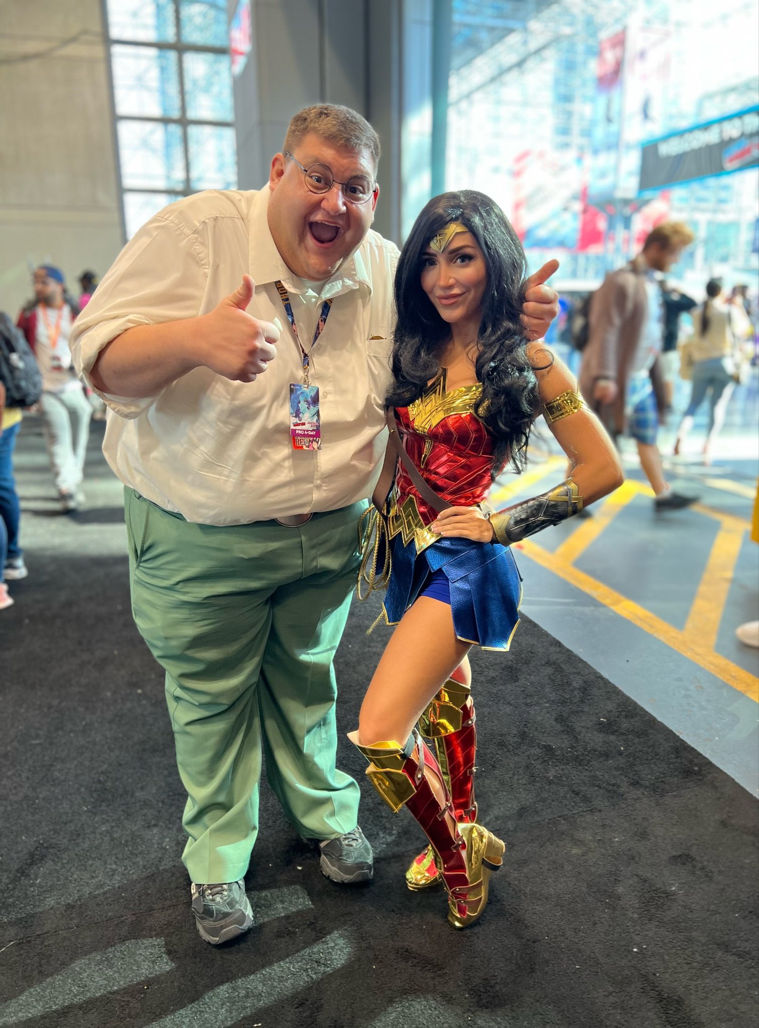Lisa Mancini @ Patreon & Free OF on Twitter: "Met the real Peter Griffin at New York Comic Con 😂 ...