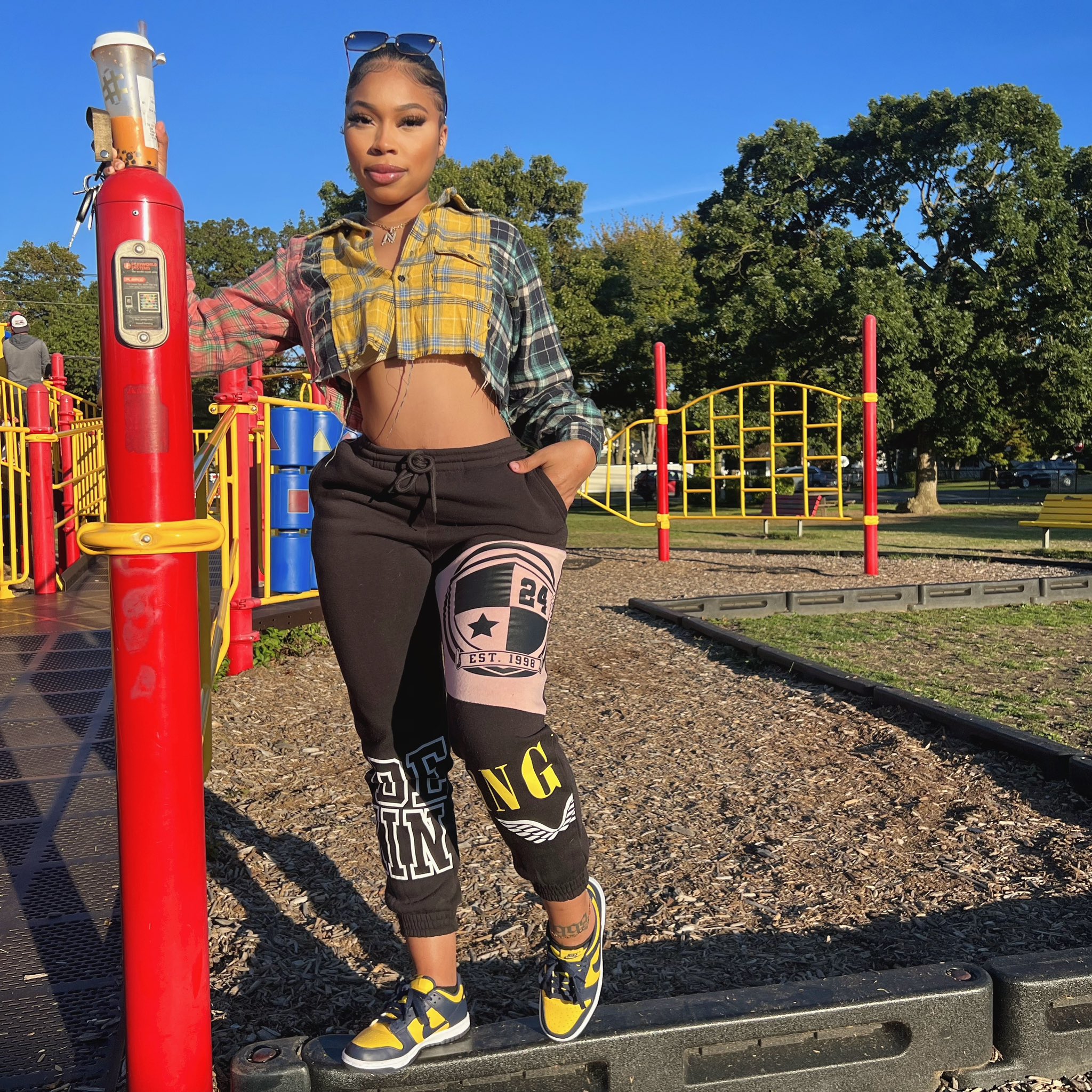 Nini on Twitter: "They say fly girls have more fun 💛 https://t.co/pT7k2NMp1g" / Twitter