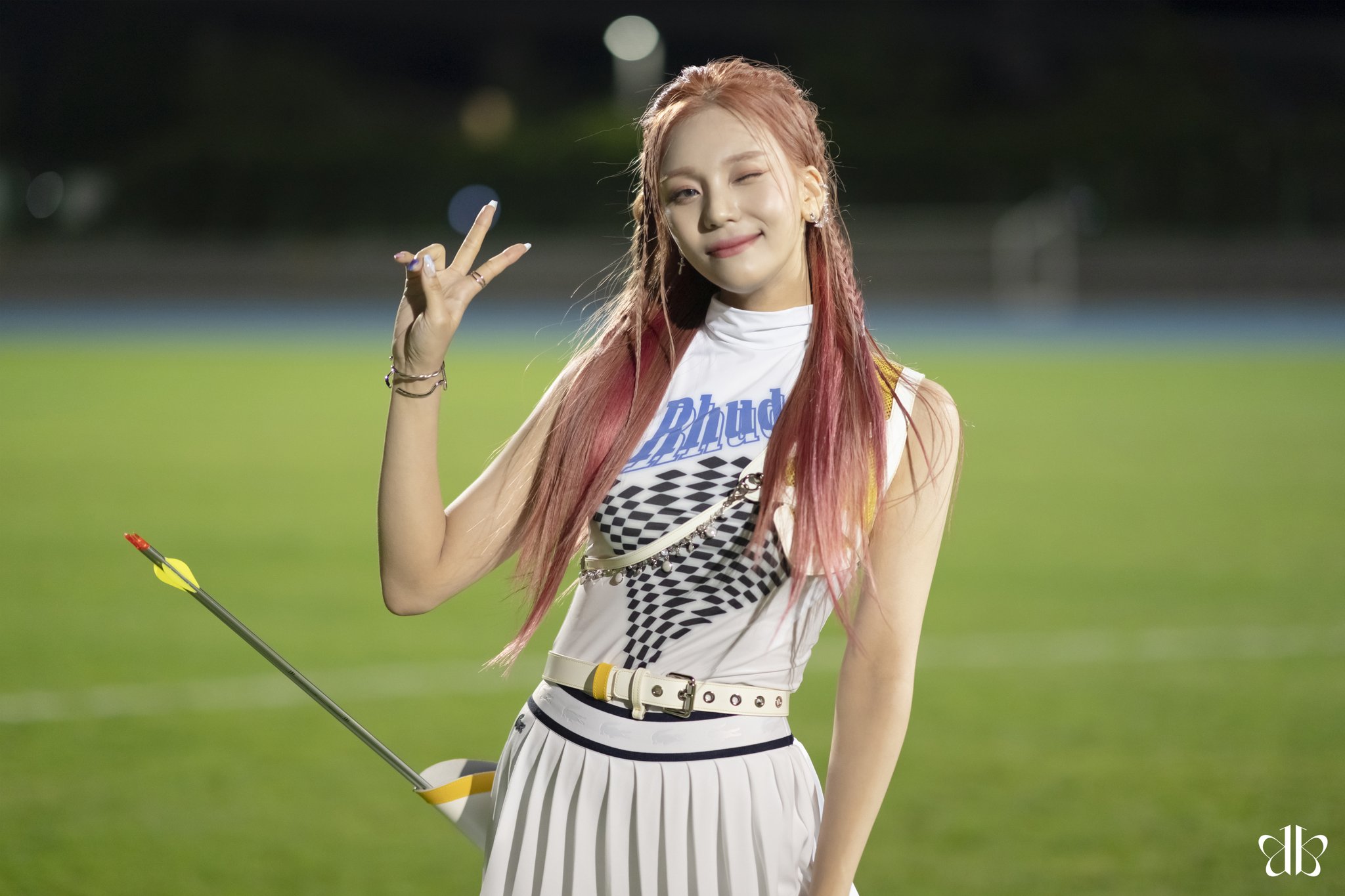 비비지 업데이트 on Twitter: "[📷] - #VIVIZ Umji 'LOVEADE' M/V Photoshoot Behind [Na.V ONLY] (3/4) #VIVIZ ...