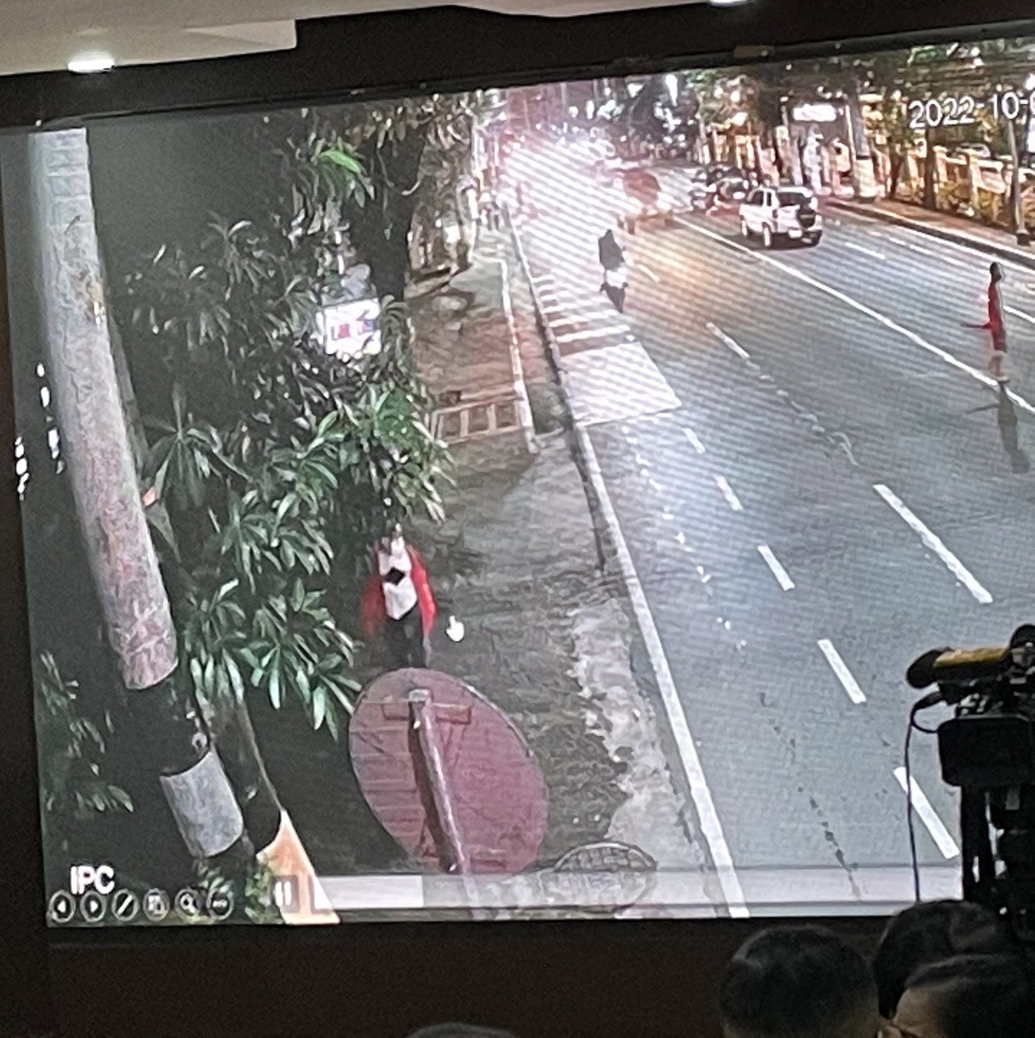 ABS-CBN News on Twitter: "@nicobagsic LOOK: Las Piñas City CCTV video where the NCRPO claims to ...