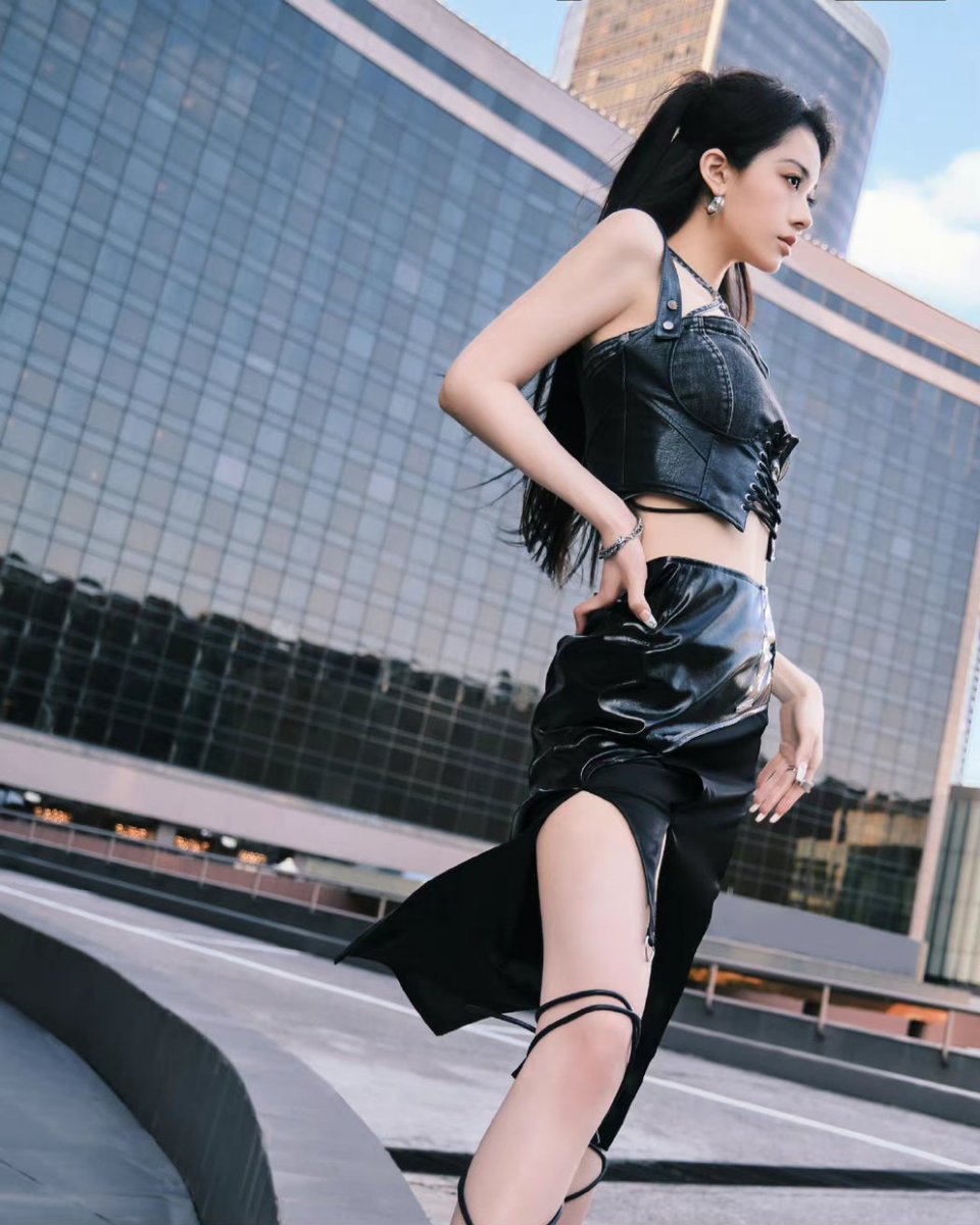 喻言这腿就该这么穿 以后多这么穿 B1995921 B1995921