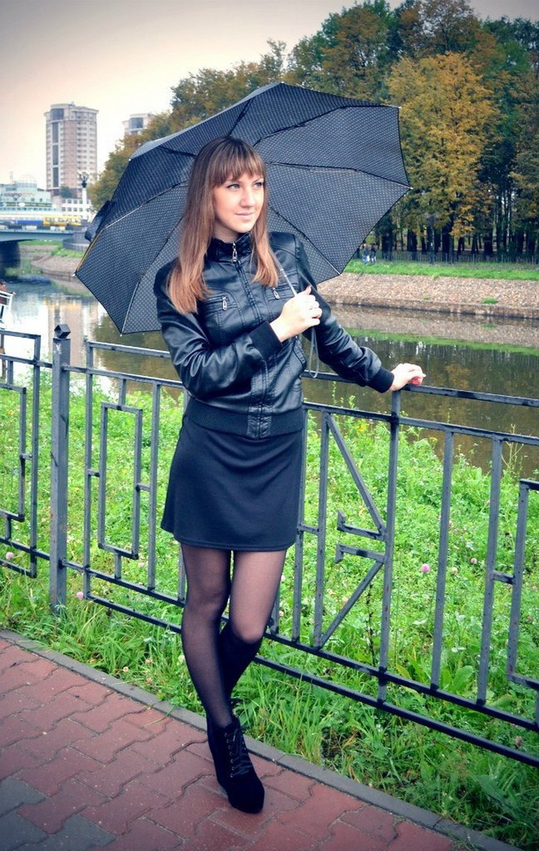 Amateur Pantyhose On Twitter Posing In The Rain In Her Miniskirt