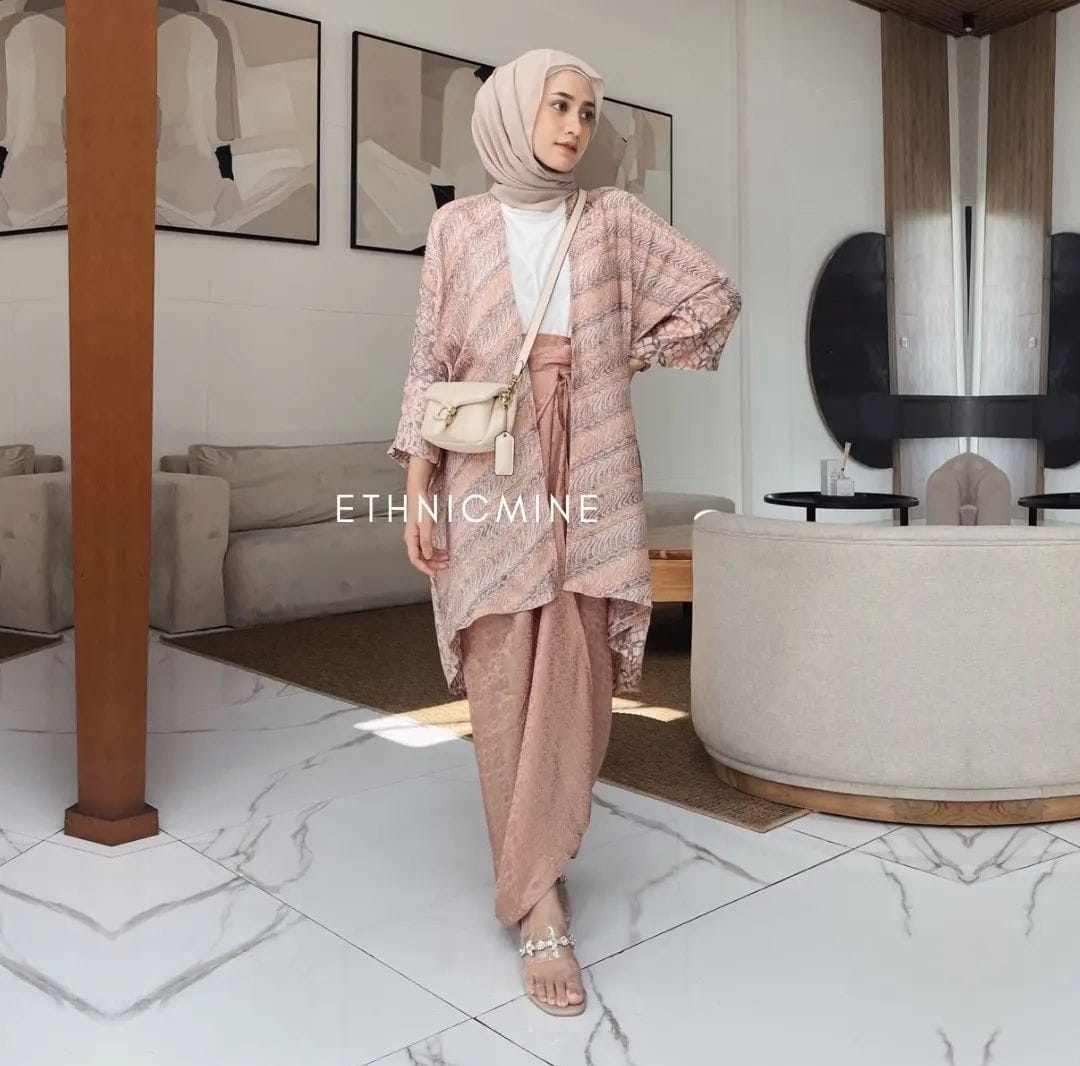 Aesthetic Stuff on Twitter: "Alisa tunik https://shope.ee/30B0aadKuP Outer batik https://shope ...