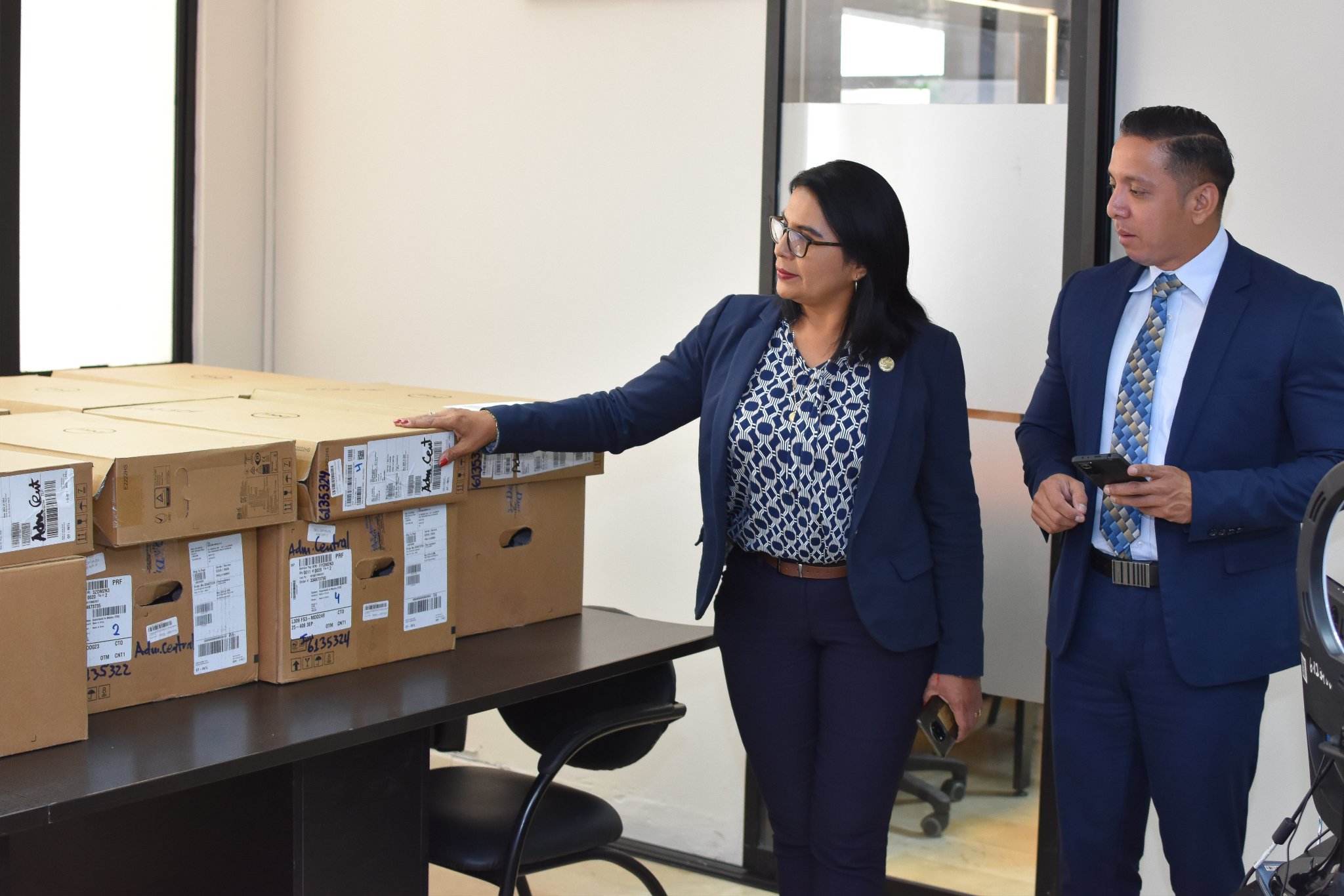 Univer. de Guayaquil on Twitter: "#NoticiasUG || Las autoridades de la UG, entregaron 10 ...