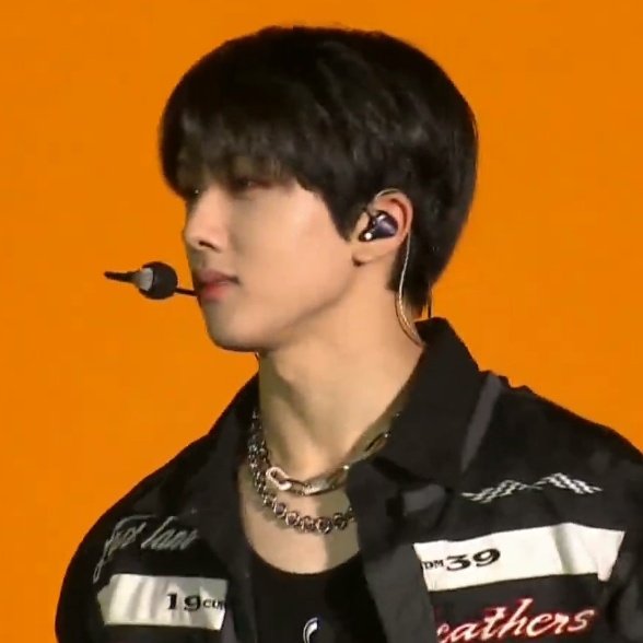 Max⭐️ on Twitter: "RT @PJSLOOKS: jisung today 🖤"