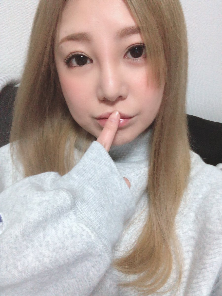 初音みのり On Twitter もう少しで金髪時期も終わるかもなので記念投稿~~~