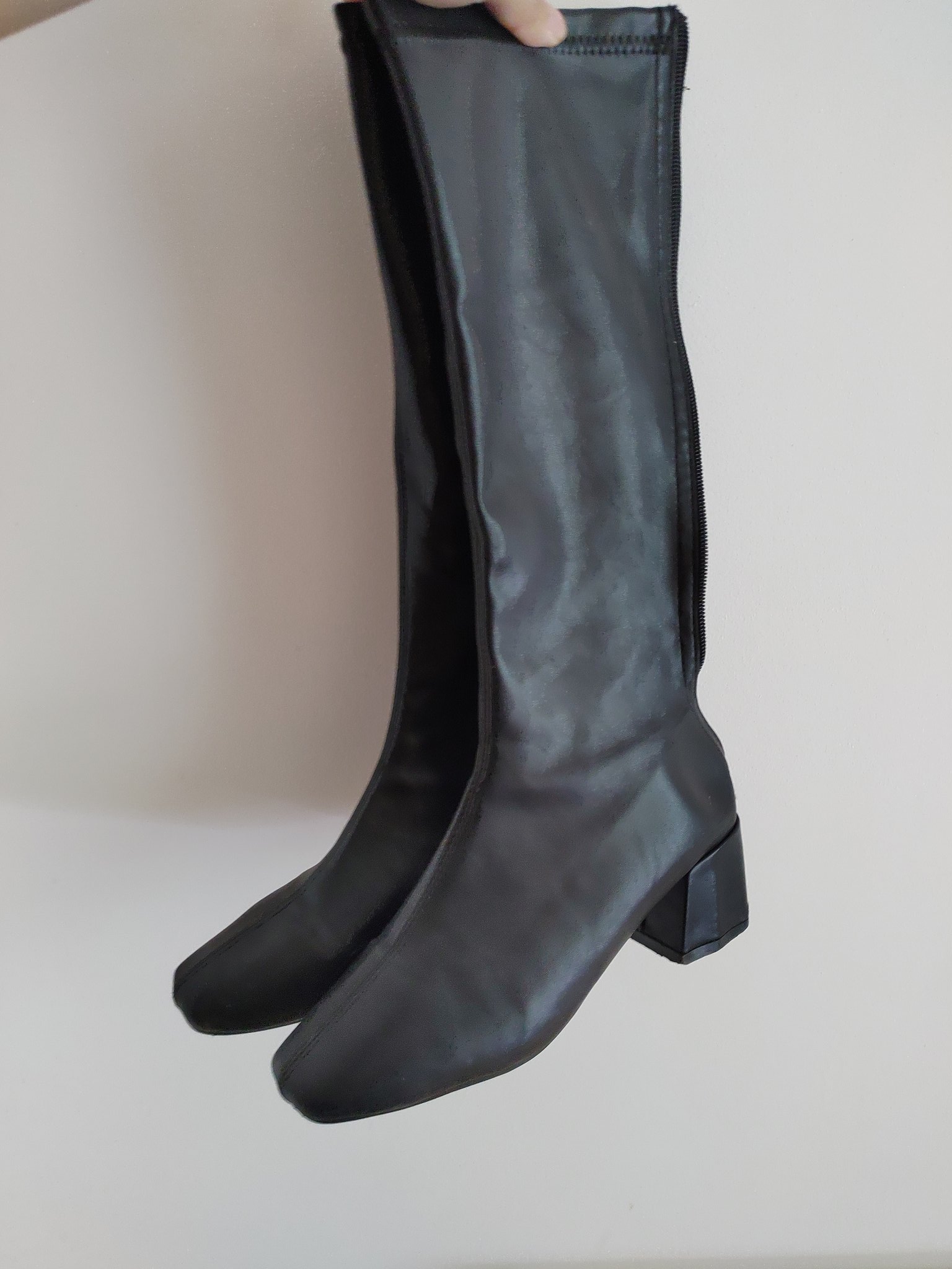 柏林爱上boot On Twitter 更新了家人们,天气终于转凉了,大家记得添衣服。终于可以胶在靴子里让女网红上脚了,今天胶的普通的黑长筒靴,这个靴子的材质很软可以直接套上去撸,很久没胶