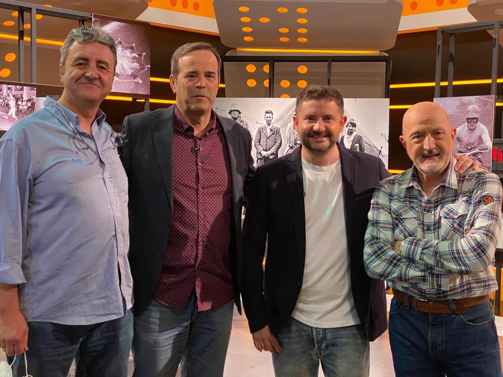 Paco Grande on Twitter: "RT @sebas_alvaro: En el estudio con los amigos de #ConexiónVintage y la ...