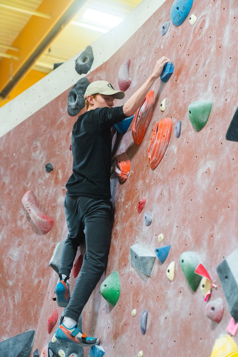 jordan on Twitter: "RT @kinchvfx: @clerkie convinced me to go climbing, I did a v37 or something ...