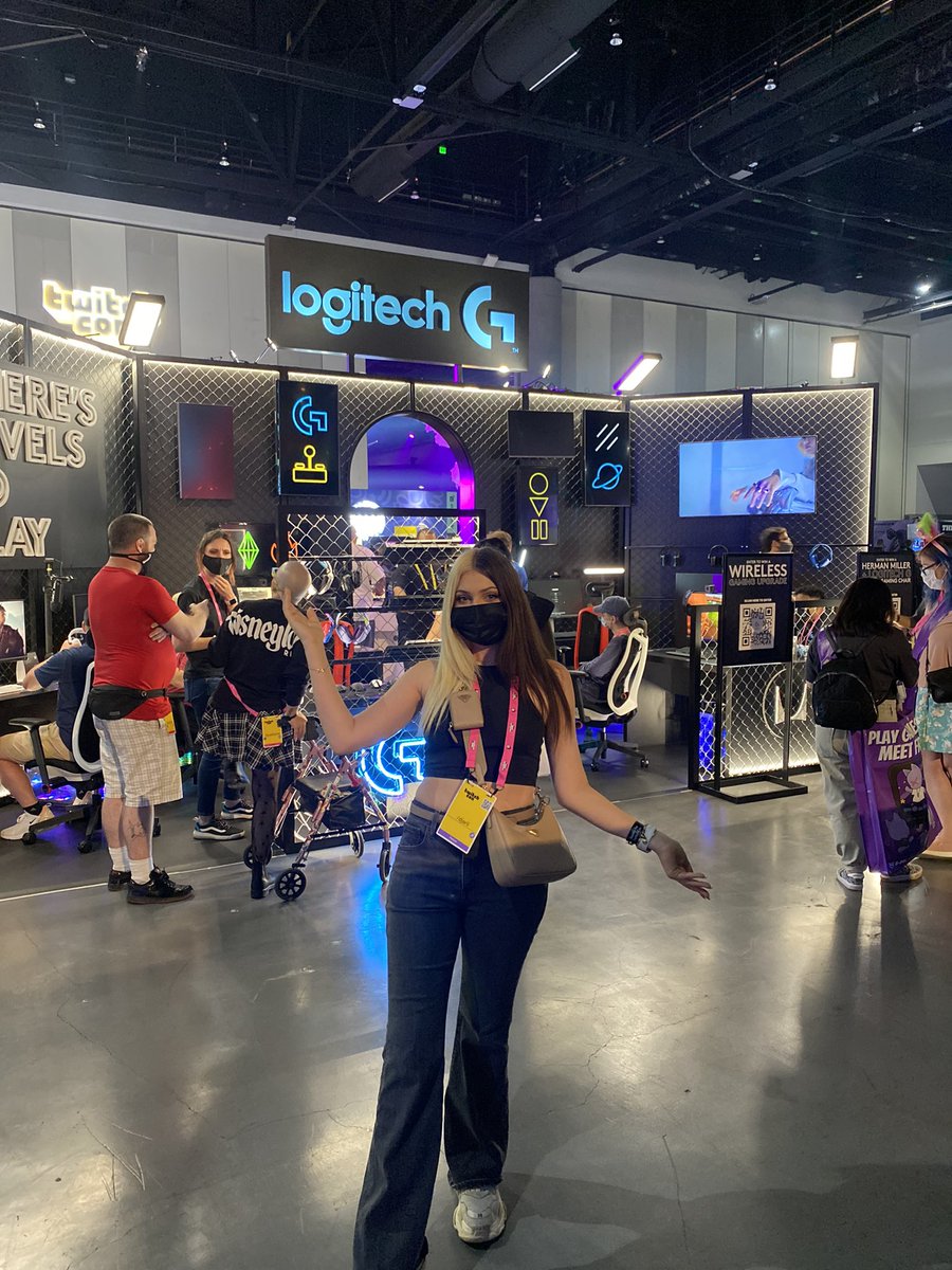 djarii on Twitter: "I found the @LogitechG booth! #LogitechGPartner Love the decor ...