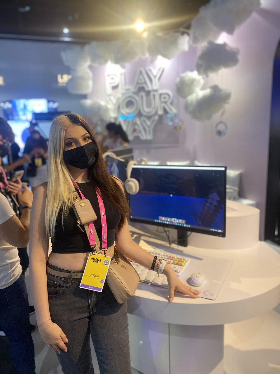 djarii on Twitter: "I found the @LogitechG booth! #LogitechGPartner Love the decor ...