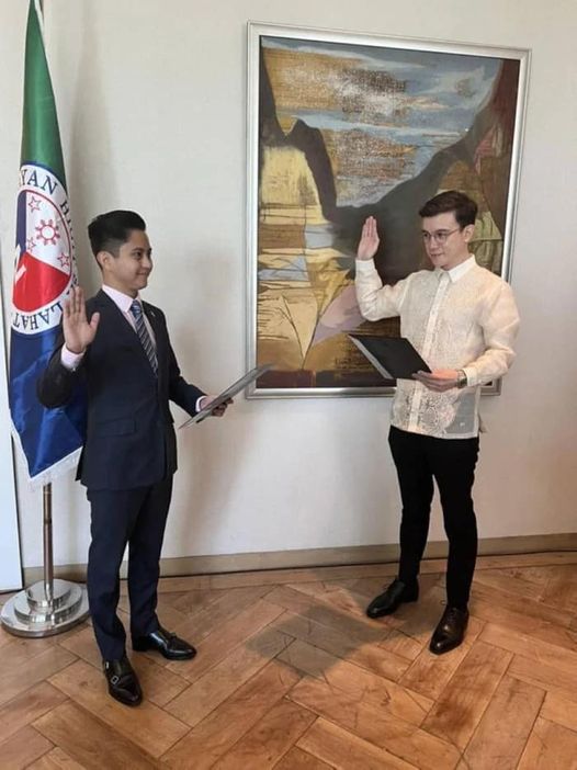The Hitman on Twitter: "Congressman Arjo Atayde is sworn in by Congressman Sandro Marcos. Atayde ...