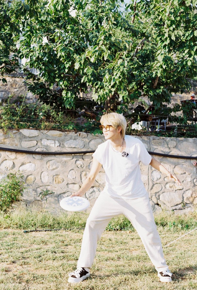 JYP TRAINEES on Twitter: "📸 221007 PROJECT C’s Luo Yan weibo photo update! “Beautiful life~😎 🎵🎧 ...