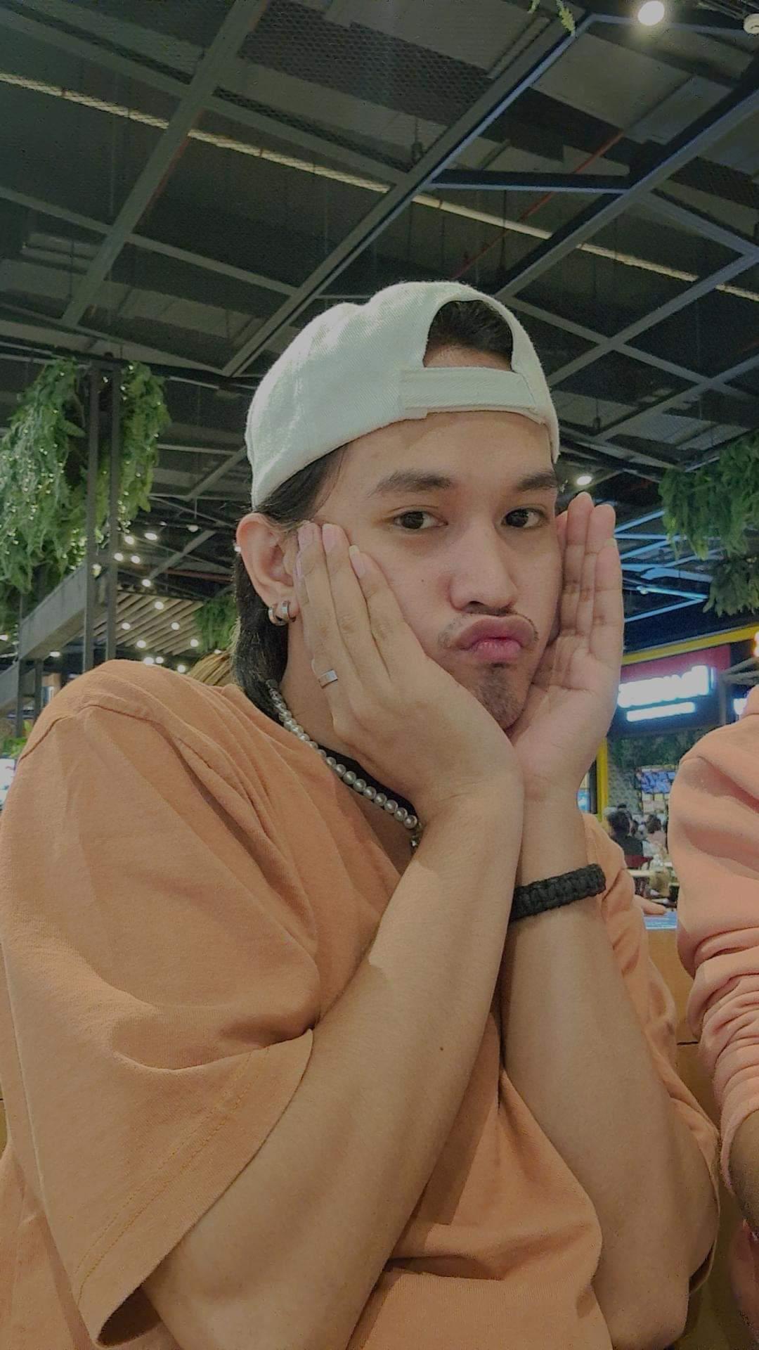 ACE 🌷🏳️‍🌈 on Twitter: "Kiss mo na kasi ako 👉👈 https://t.co/05VO7Py3Kw" / Twitter